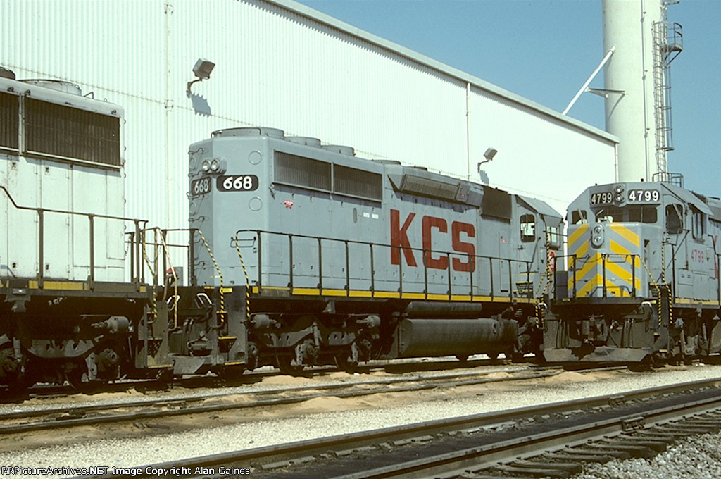 KCS SD40-2 668